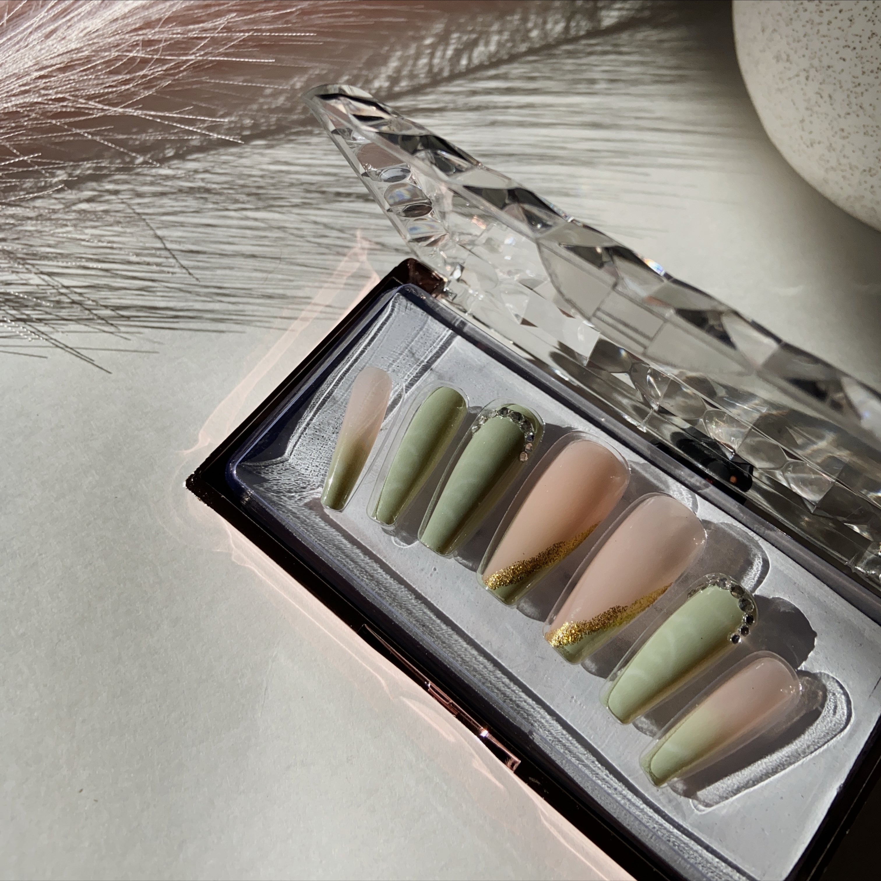 JADEYA – YOUNG STUNNERS